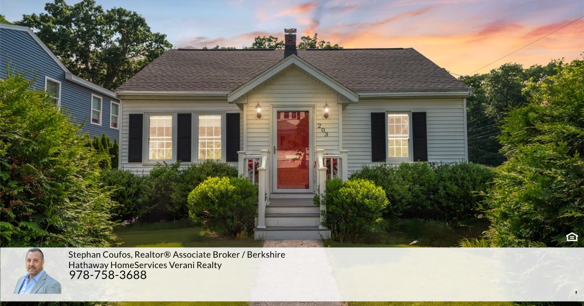 203 Wentworth Ave, Lowell, MA 01852